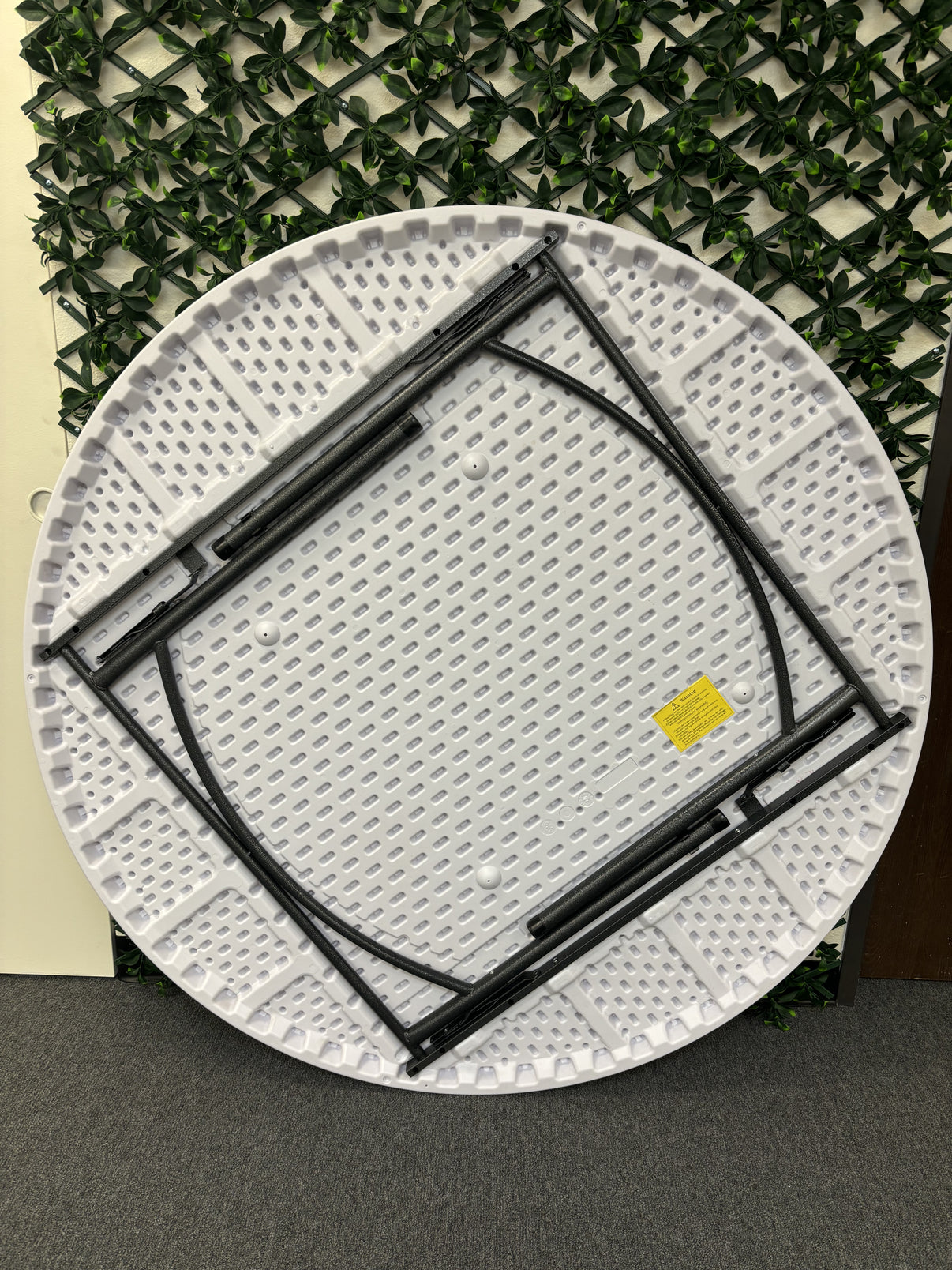 Plastic Round Tables - 60'' – DuramaxChairs